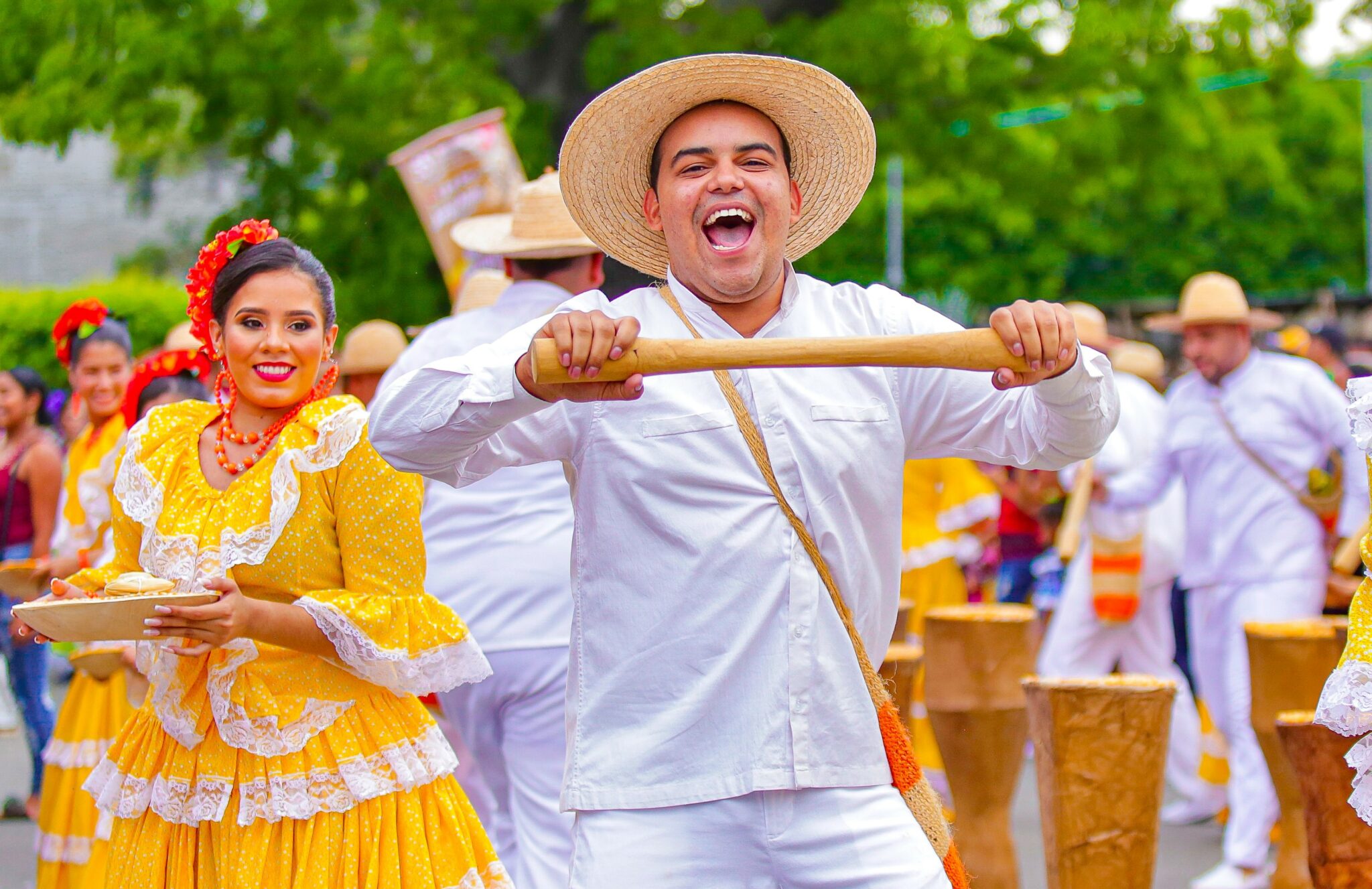 ‘Las Piloneras’, el baile que rescata la danza autóctona del folclor ...